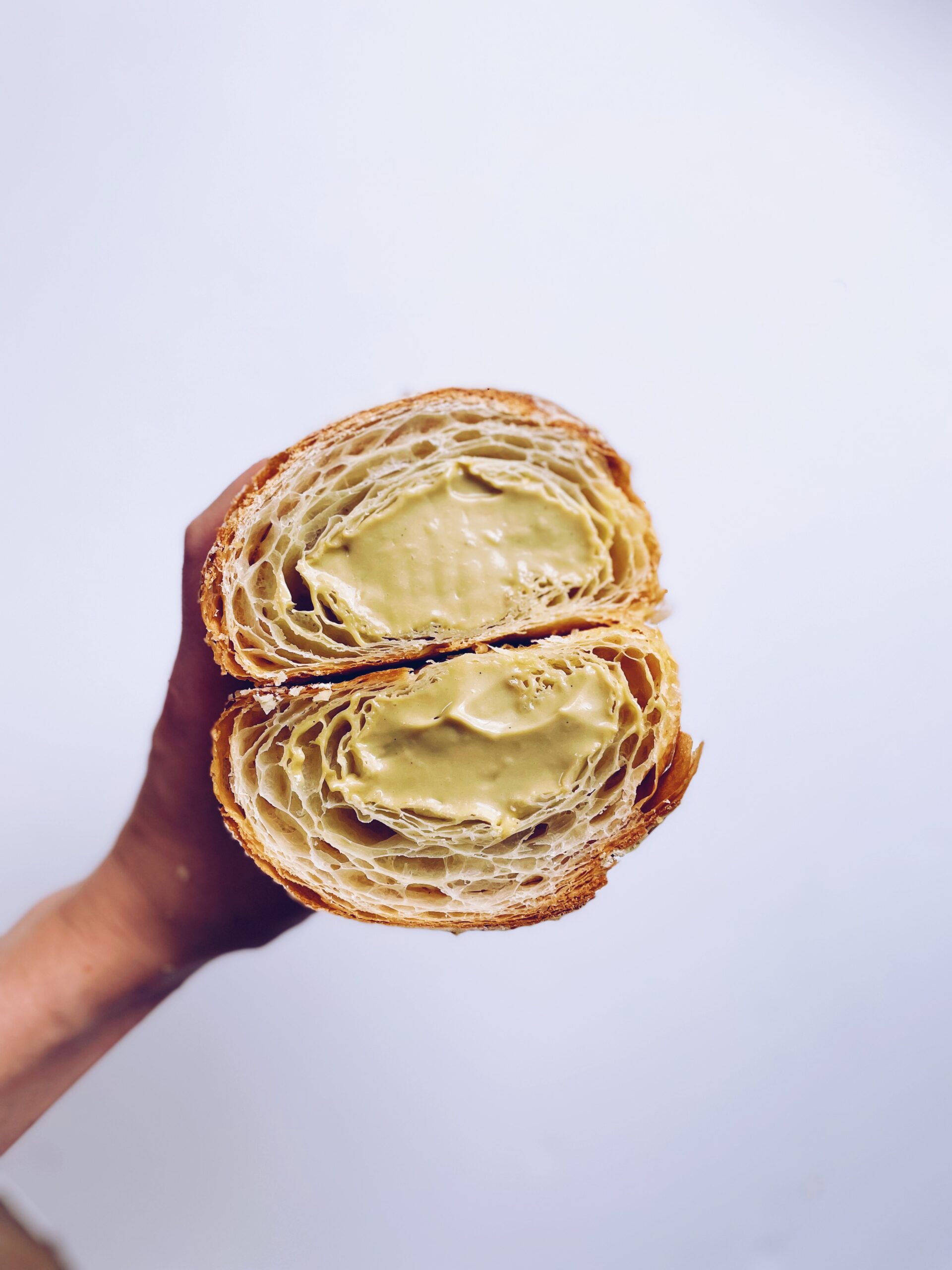 Croissant pistacjowy - Świeżo Upieczona Piekarnia Rzemieślnicza